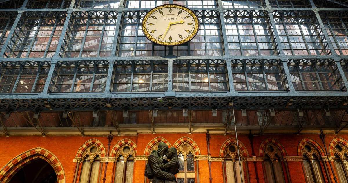 Monochronic or Polychronic Time Perception? Which One is Yours?