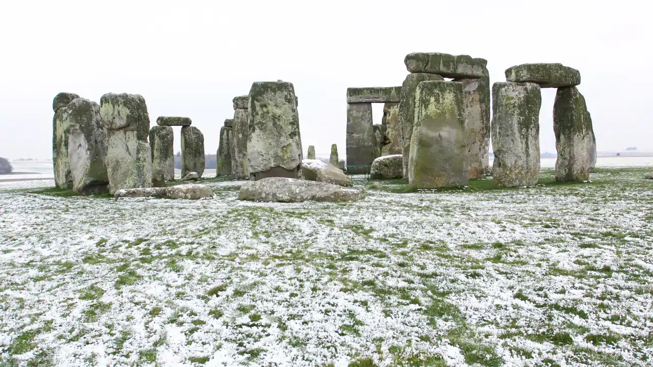 21 dicembre: il solstizio d'inverno avvolge di mistero Stonehenge
